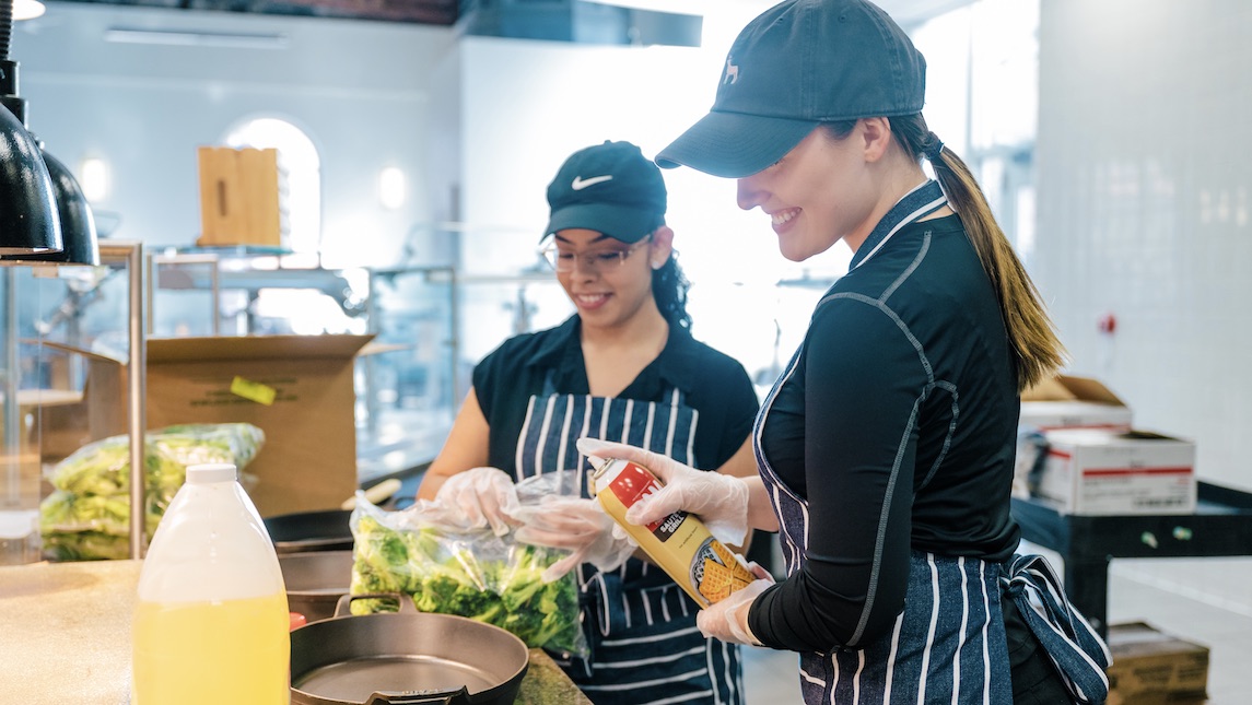 Dietetic interns take over UNCG dining hall | UNC Greensboro
