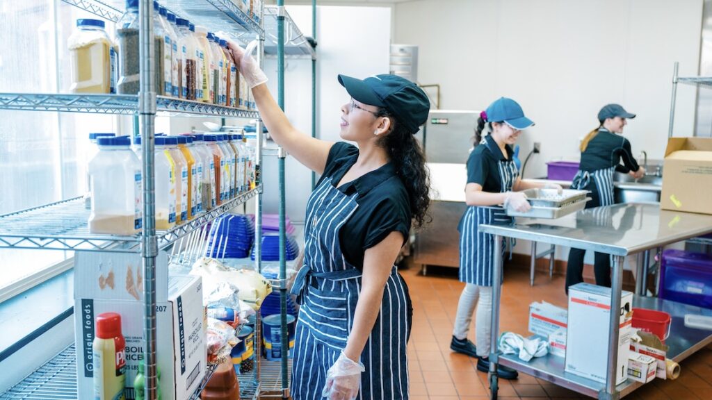 Dietetic interns take over UNCG dining hall | UNC Greensboro